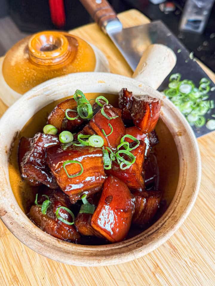 Chinese Red Braised Pork Belly (Hong Shao Rou 红烧肉) - dimsimlim.com